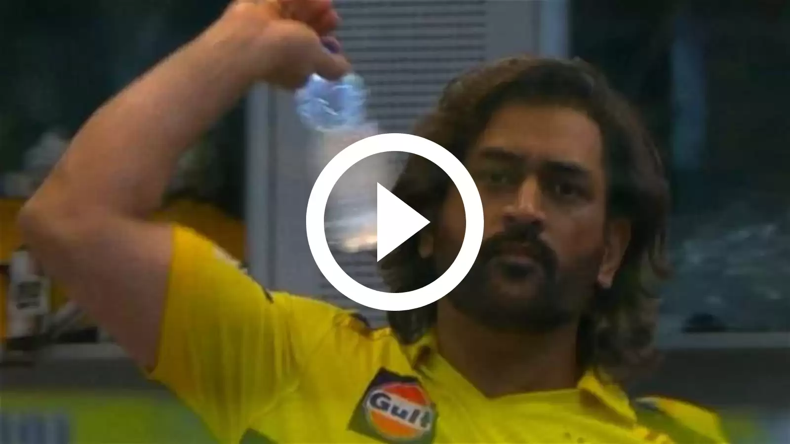 WATCH: Angry MS Dhoni threatens to throw bottle at cameraman during CSK ...