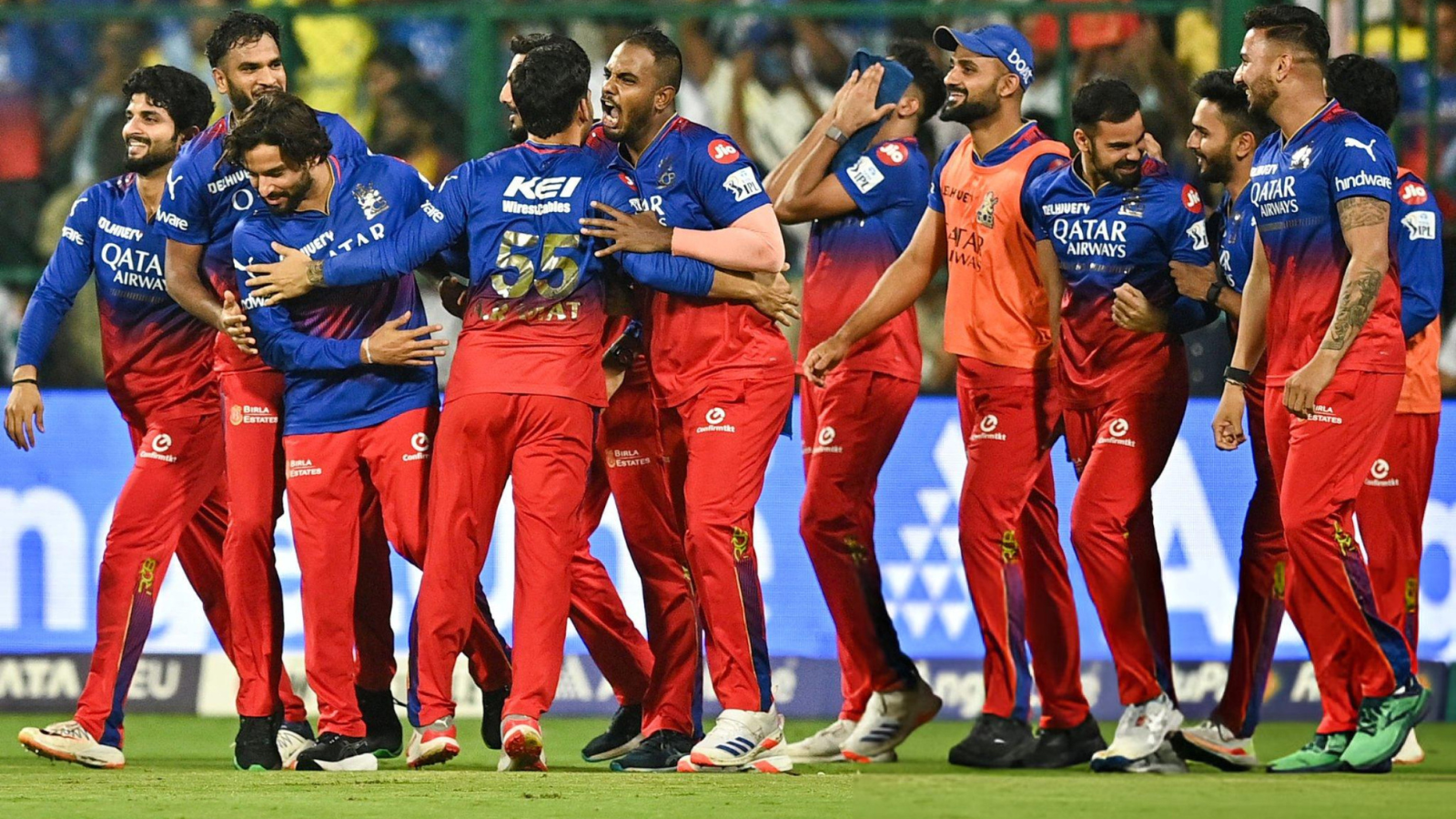 Former RCB Pacer Reveals Virat Kohli’s Role in Team’s Turnaround in IPL ...